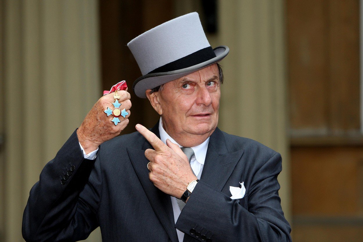 NewsPascani.com Pașcani, Târgu Frumos, Iași - Actorul Barry Humphries ...